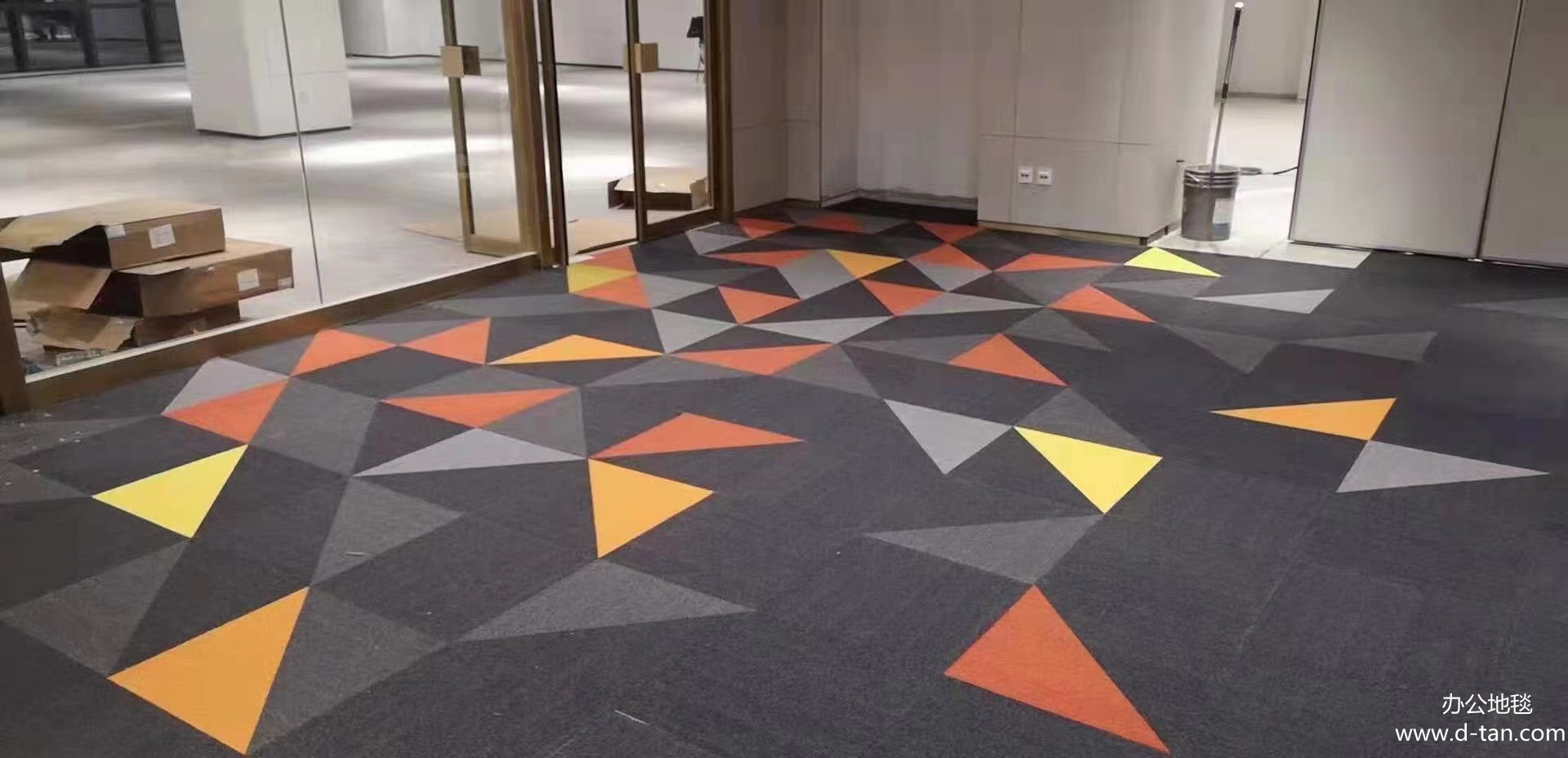 如何选择适合自己的办公室地毯